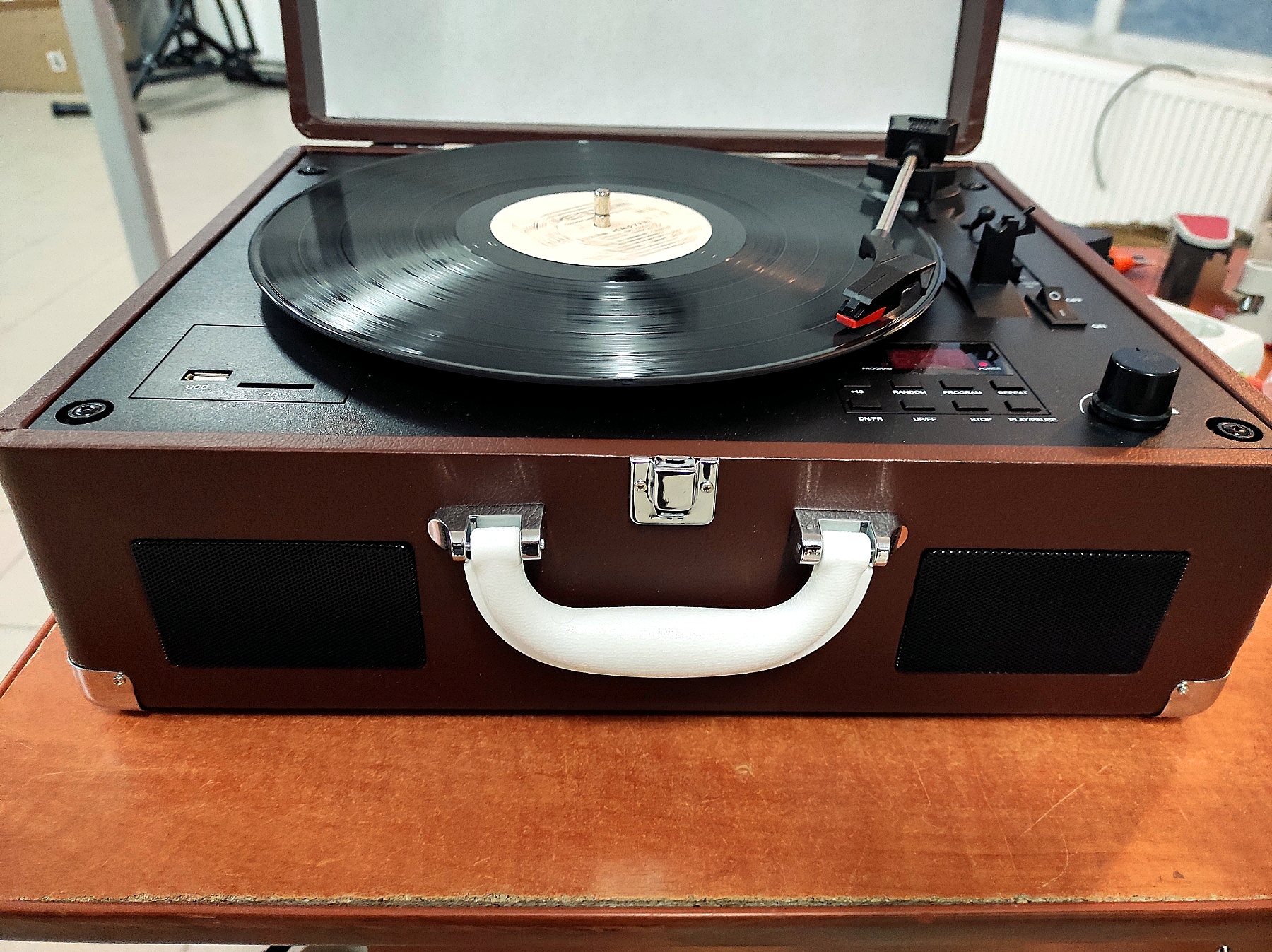 Портативный ретро проигрыватель Auna Peggy Sue (CD,USB,SD) brown